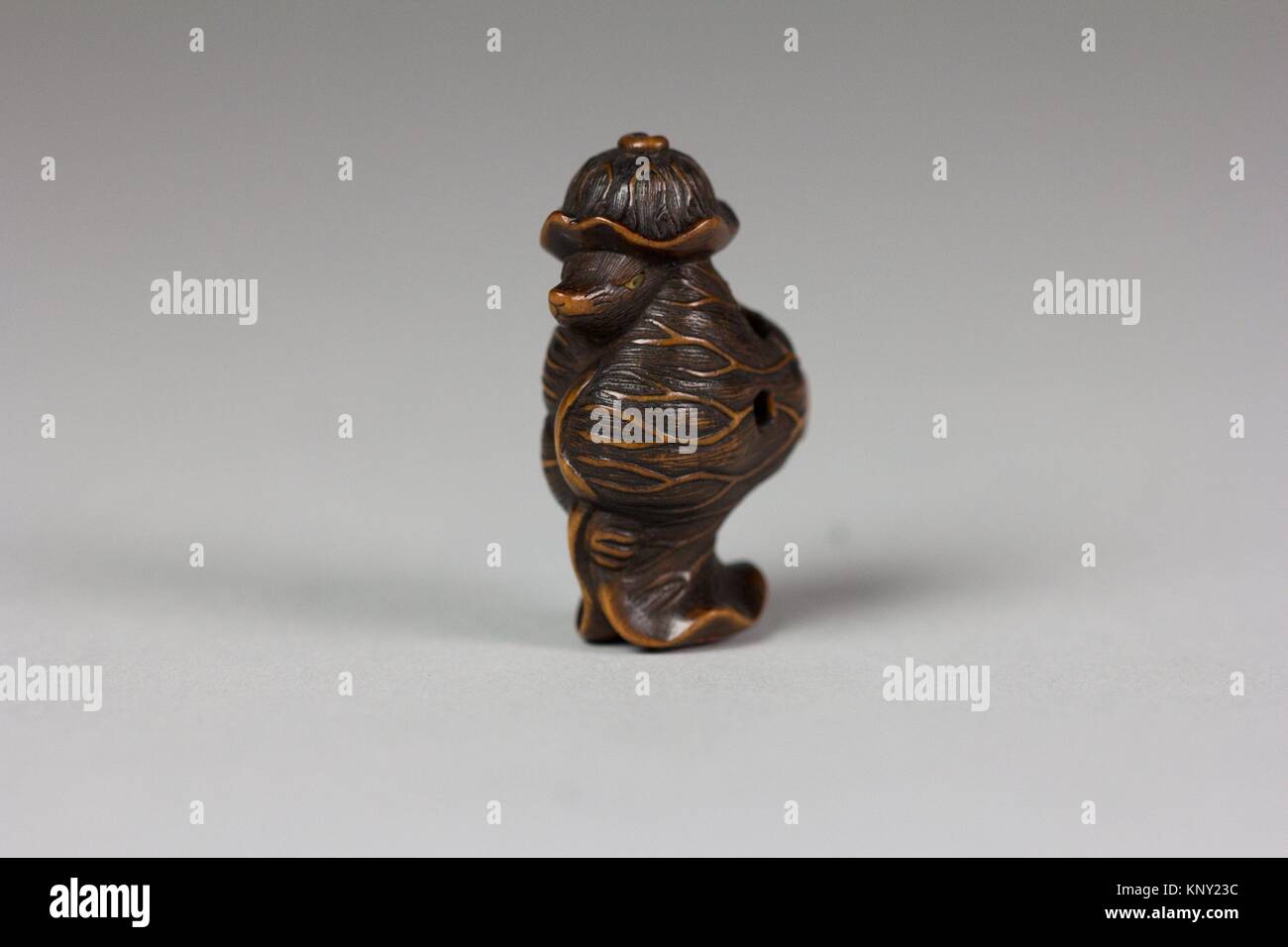 Tanuki folklore hi-res stock photography and images - Alamy