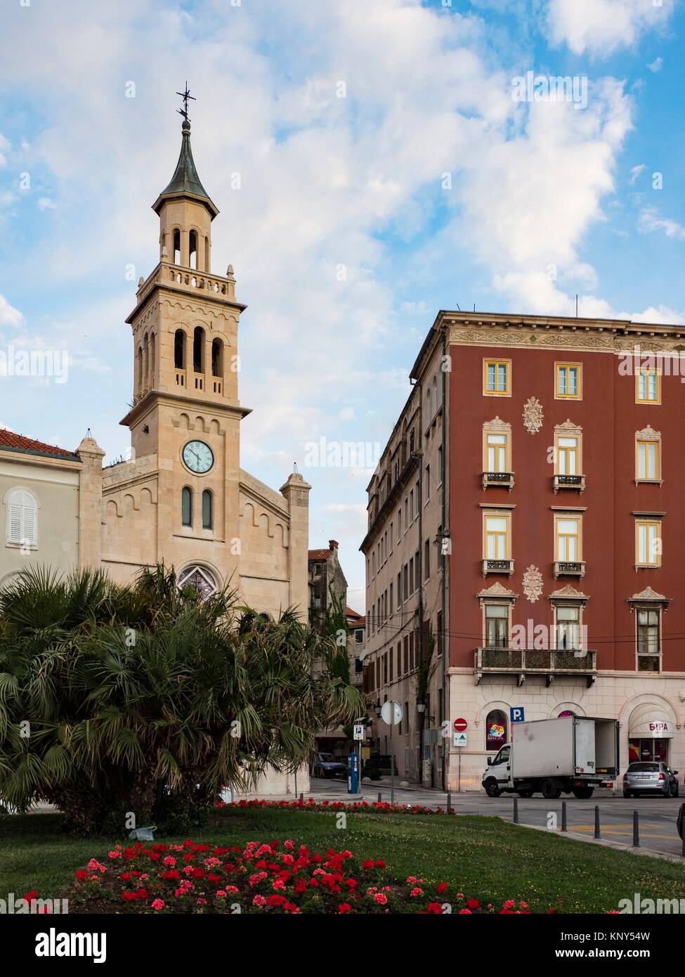 Split scene hi-res stock photography and images - Alamy