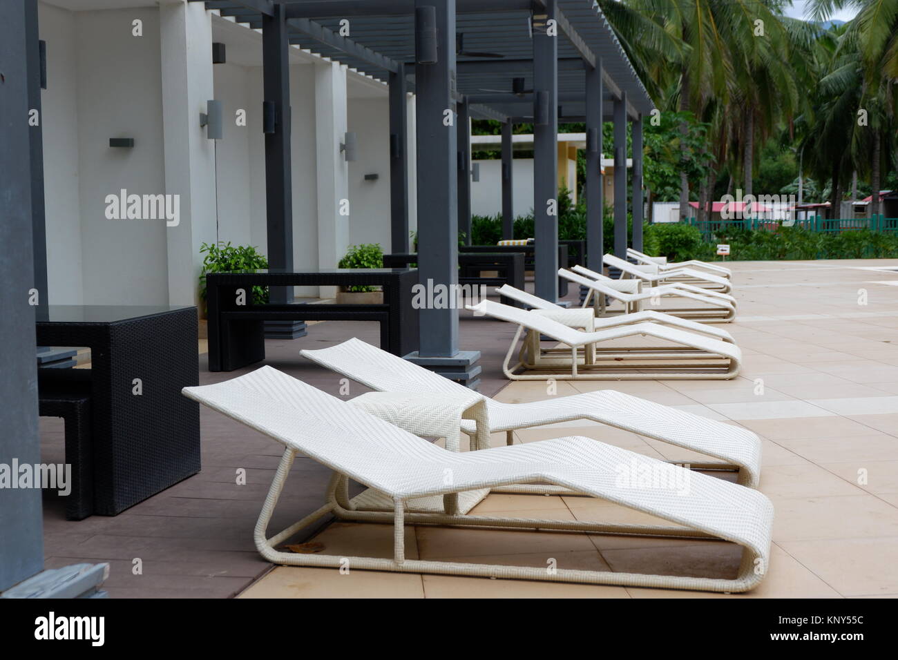 White suites hi-res stock photography and images - Alamy
