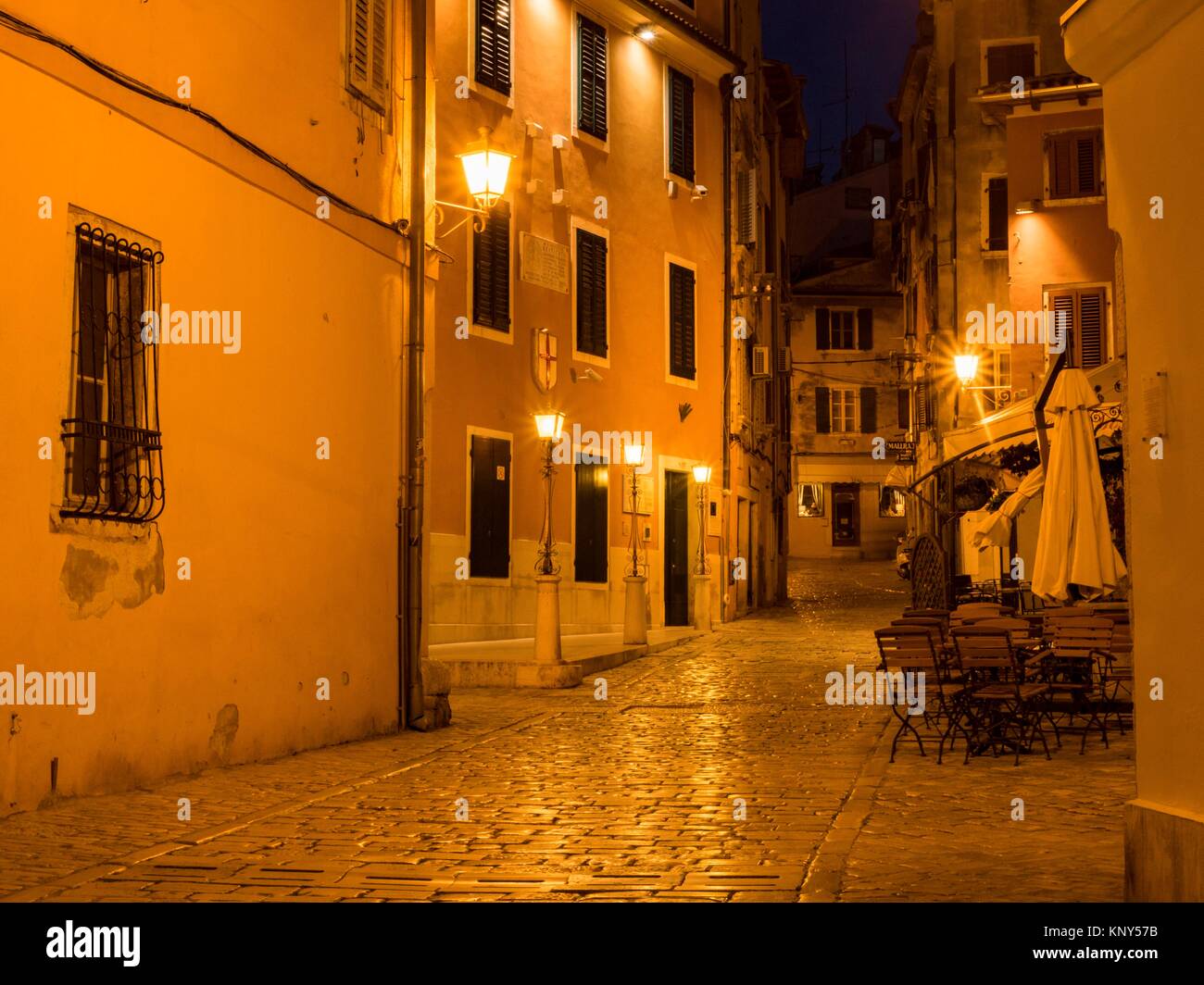Street light scene hi-res stock photography and images - Alamy