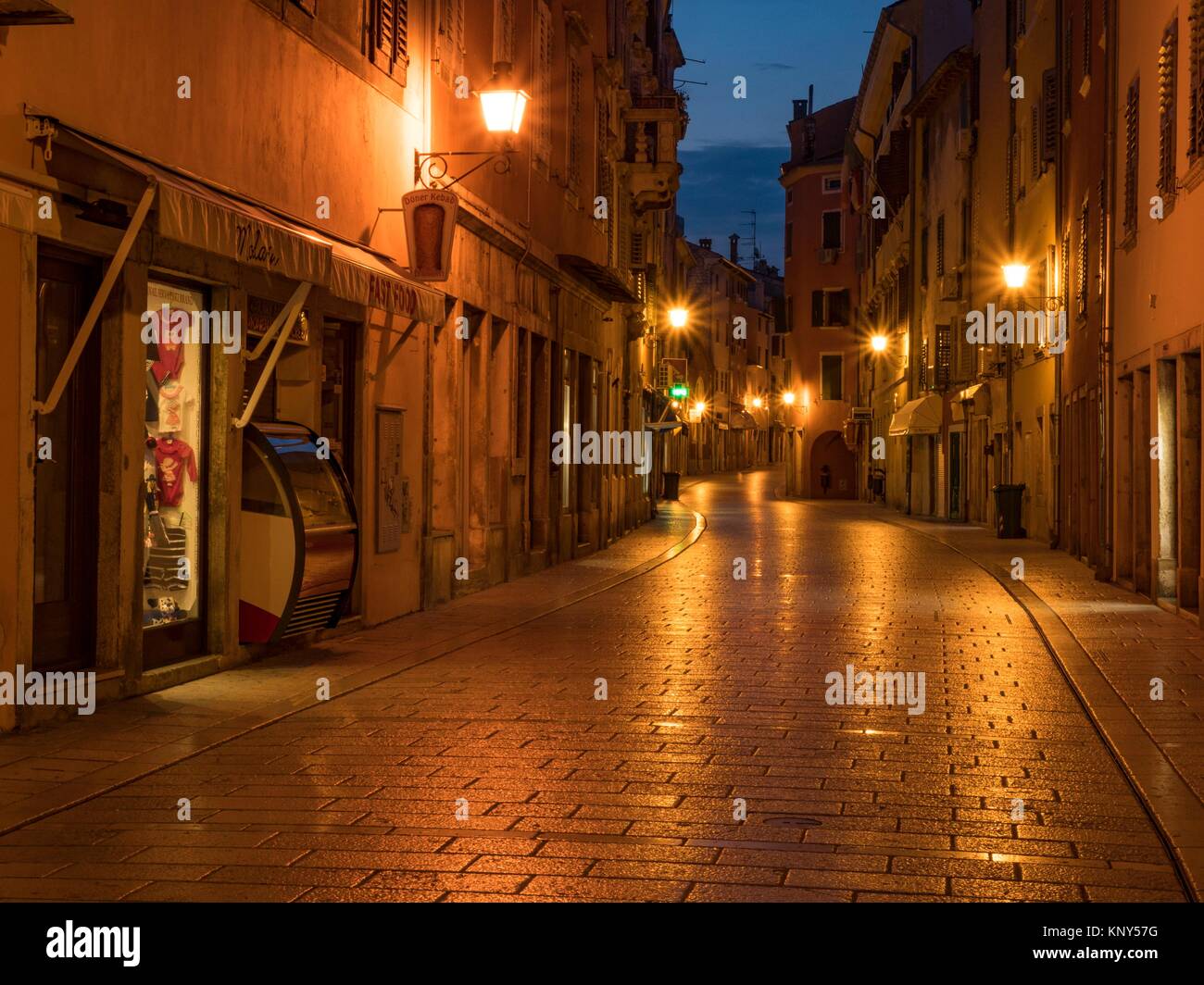 Street light scene hi-res stock photography and images - Alamy