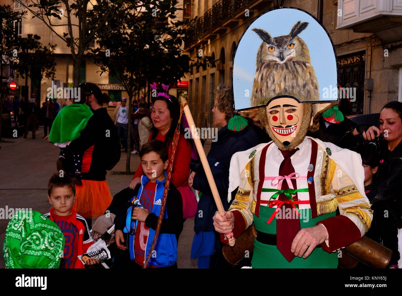 Owl mask hi-res stock photography and images - Alamy