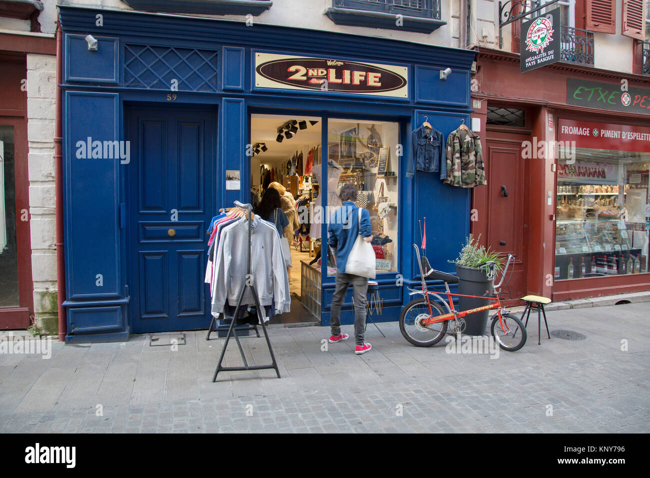 2nd Life Second Hand Shop; Bayonne; France Stock Photo - Alamy
