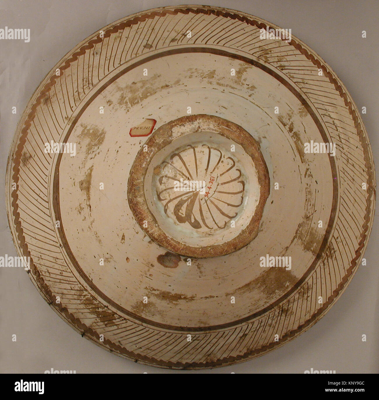 Bowl MET sf94-4-361s2 468990 Stock Photo - Alamy