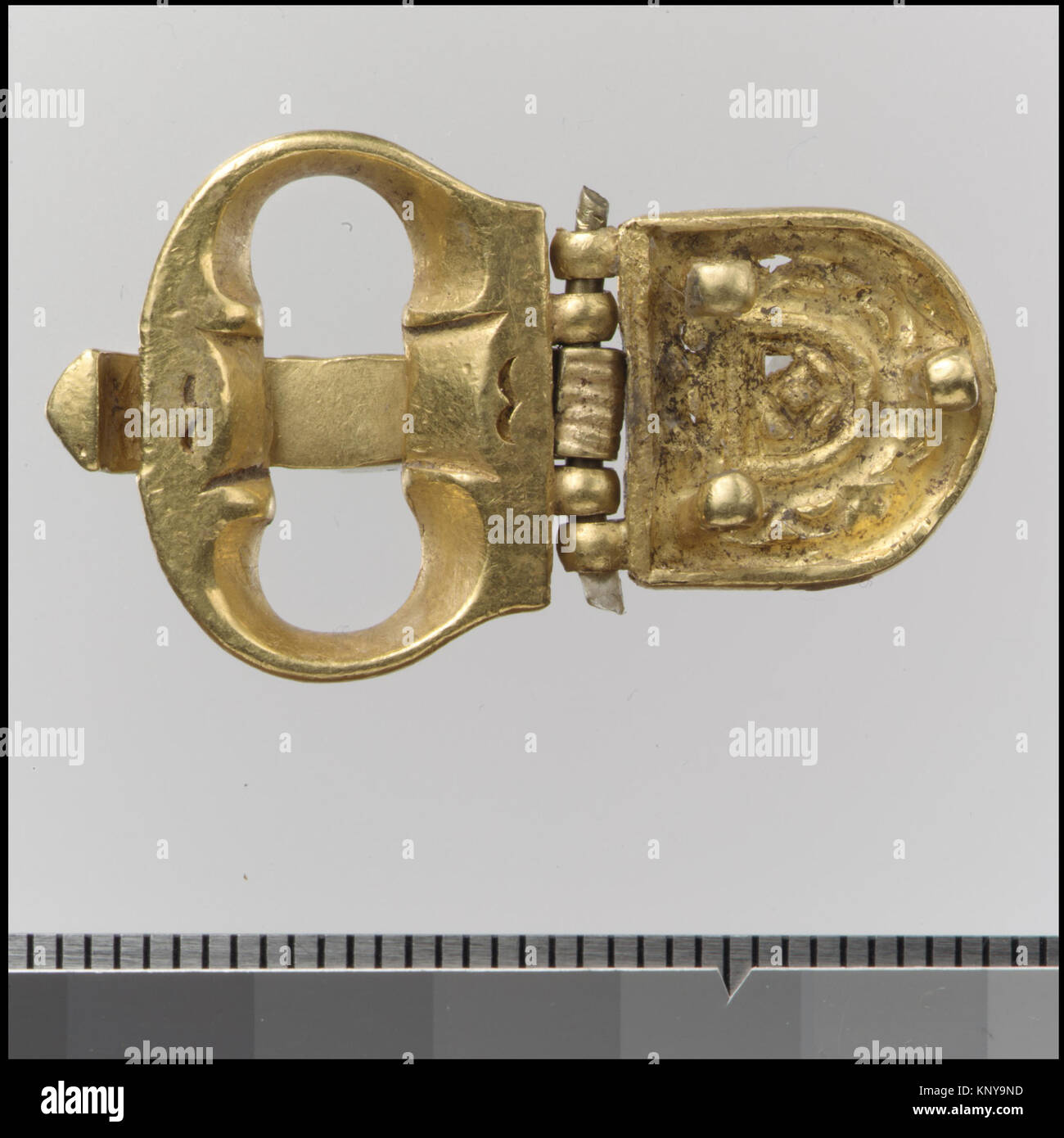 Gold Belt Buckle and Gold Strap End MET DP30260 469032 Stock Photo - Alamy