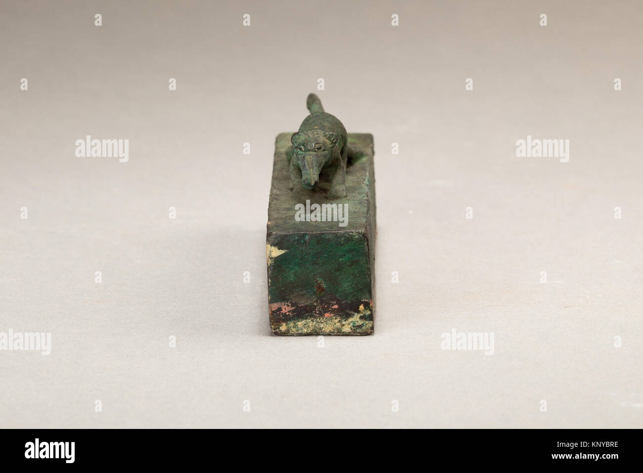 Ancient egyptian box animal hi-res stock photography and images - Alamy