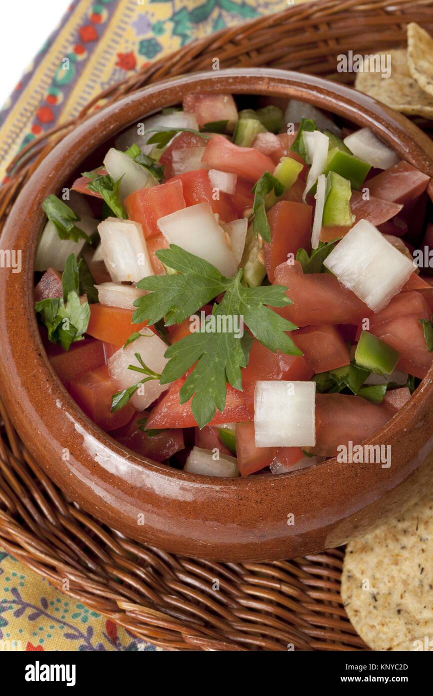 Salsa de chips de tortilla mexicana hi-res stock photography and images ...
