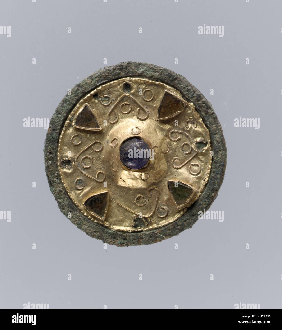 This 7th-century Frankish disk brooch features gold with blue and pale ...