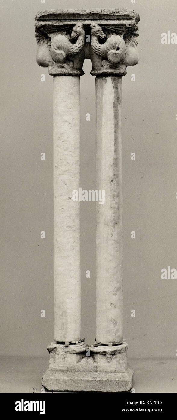 Double Column MET sf34-21-12a-d 471147 Stock Photo - Alamy