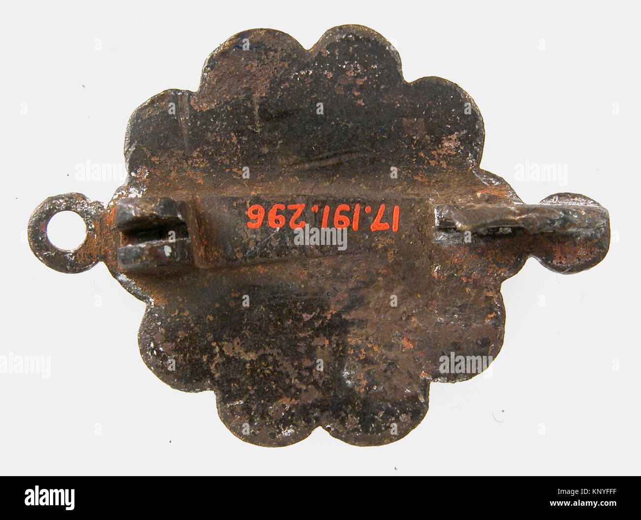 Disk Brooch MET sf17-191-296s2 465005 Roman, Disk Brooch, 200?500 ...