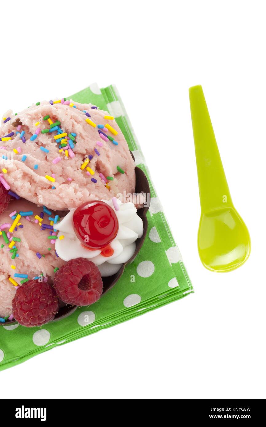 bowl of raspberry ice cream Stock Photo - Alamy