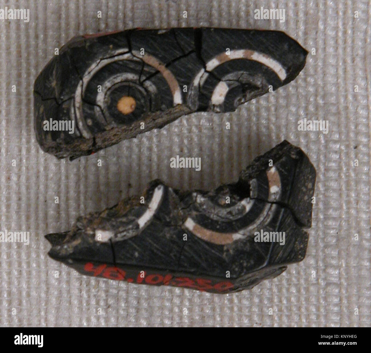 Fragments of a Bead MET sf48-101-250ab 450894 Stock Photo - Alamy