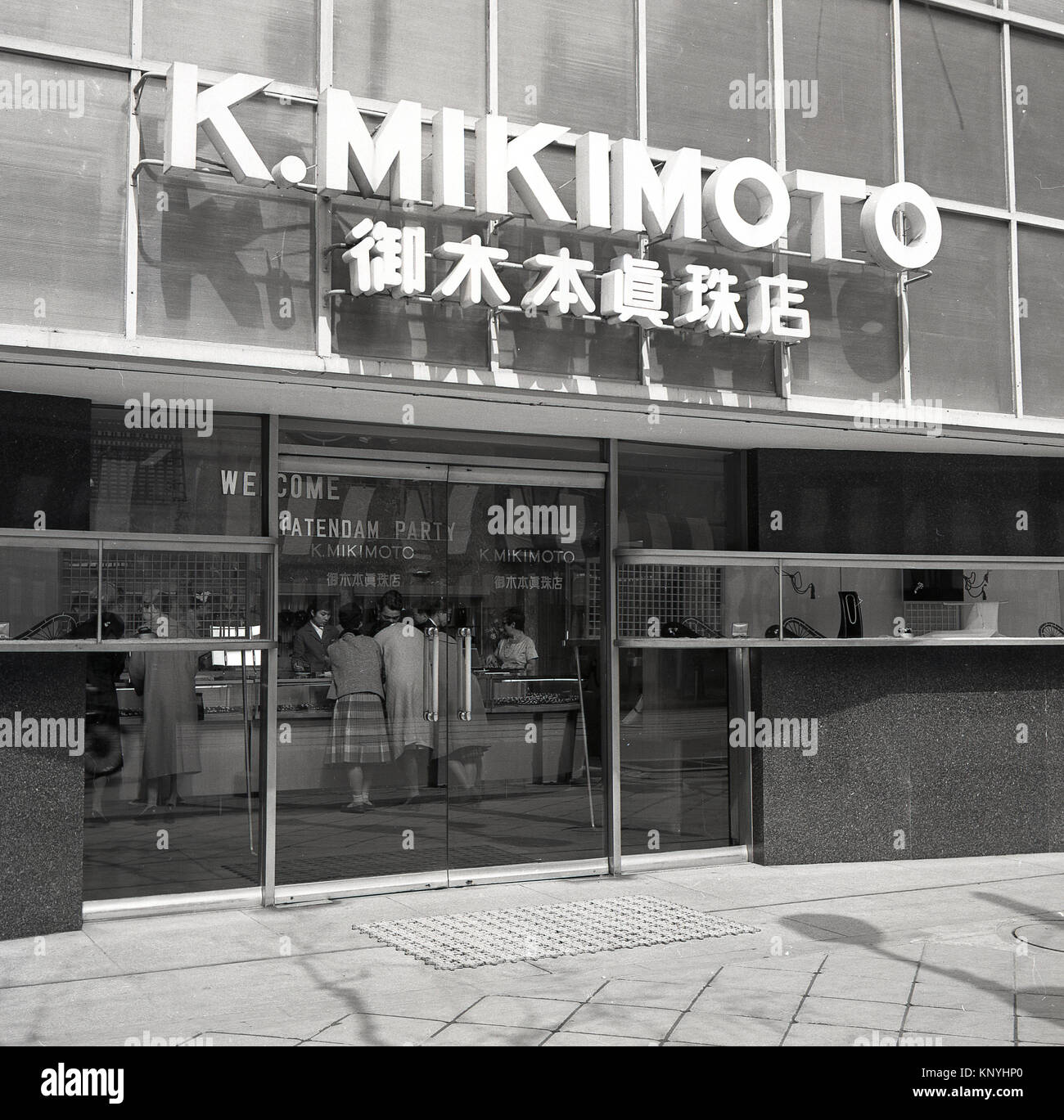 Historic historical retail shopfront hi-res stock photography and ...