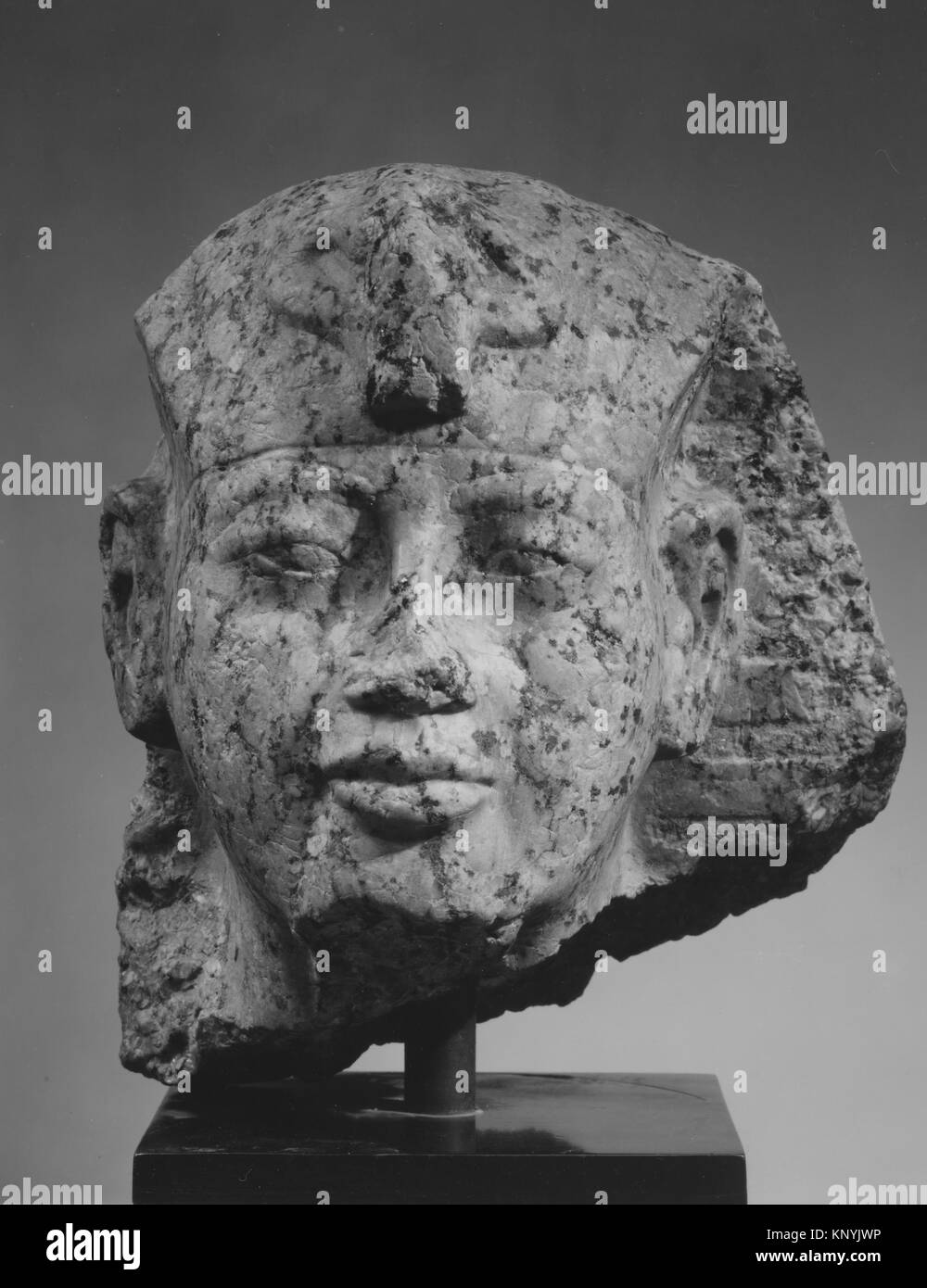 A sculpture of Pharaoh Amenhotep III wearing a nemes headdress ...