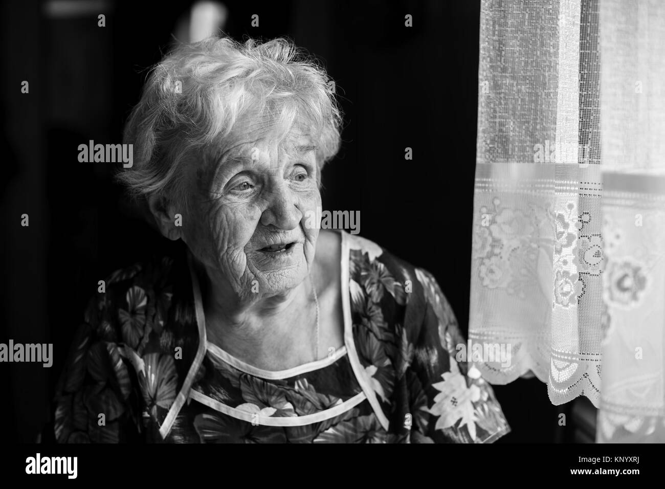 Black and white portrait of an elderly lady Stock Photo - Alamy