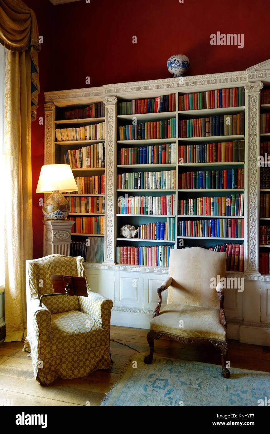 Old manor house library hi-res stock photography and images - Alamy