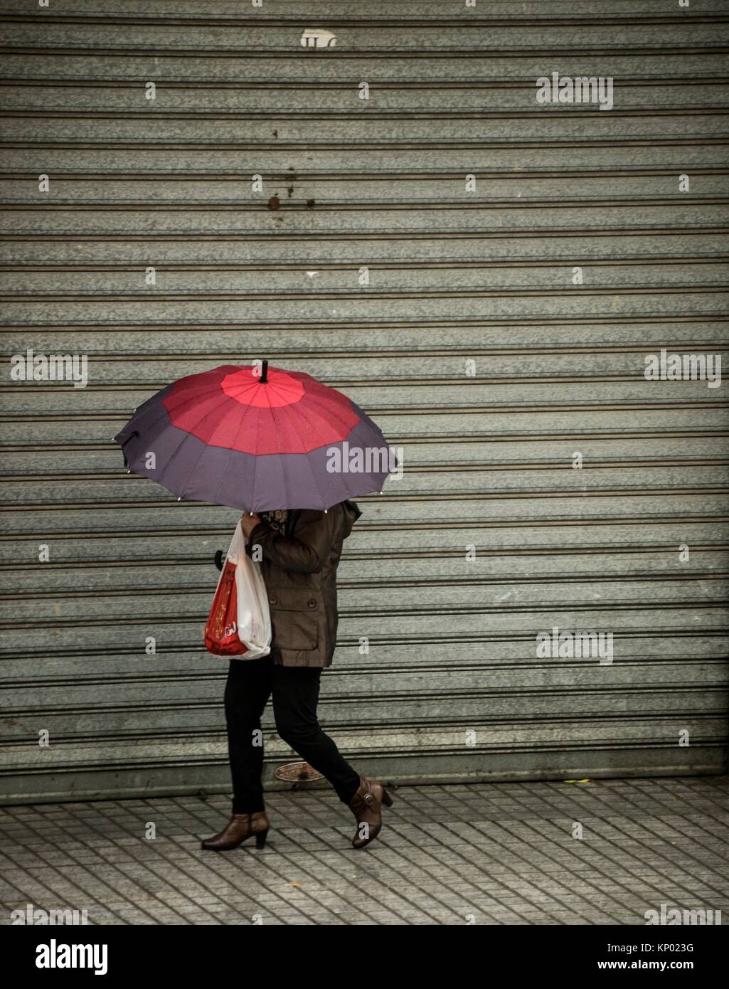 People walking in heavy rain hi-res stock photography and images - Alamy