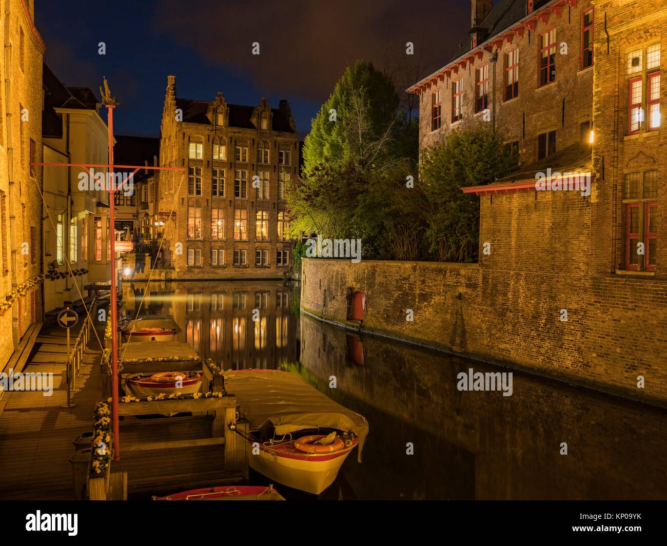 Bruges canal night hi-res stock photography and images - Alamy