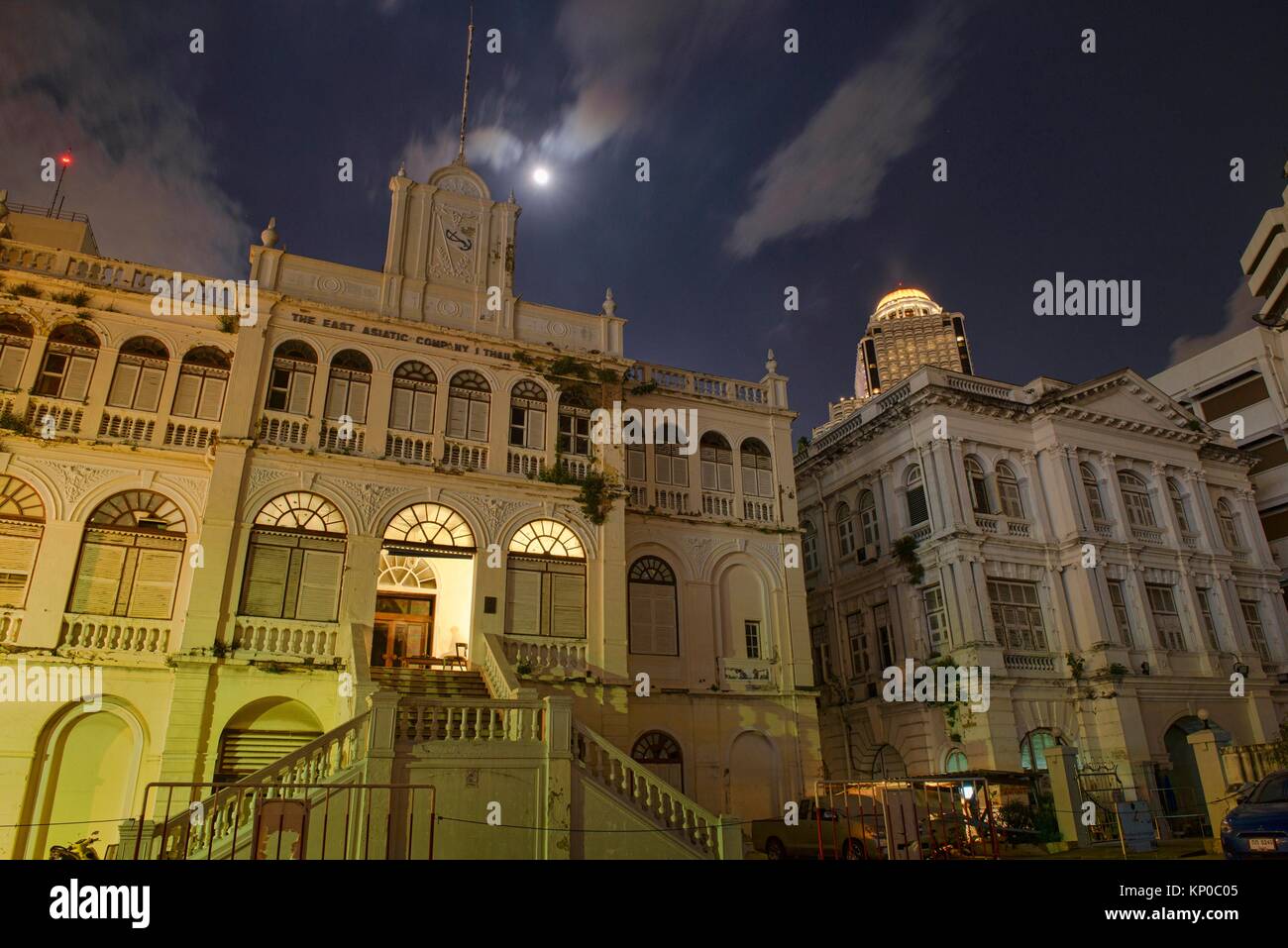 Lebua bangkok state tower hi-res stock photography and images - Alamy