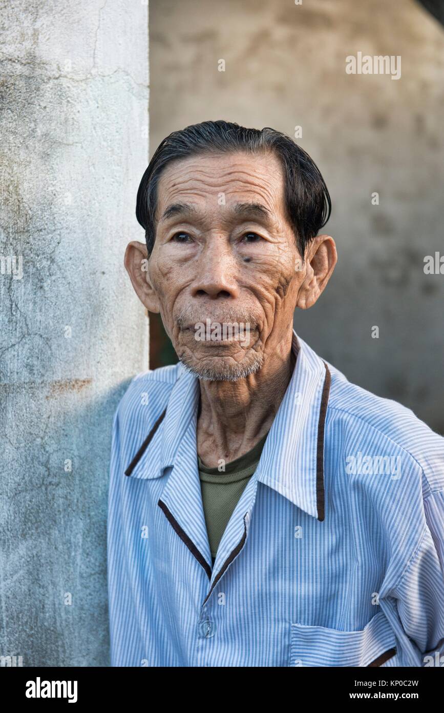 Vietnamese man male smile hi-res stock photography and images - Alamy