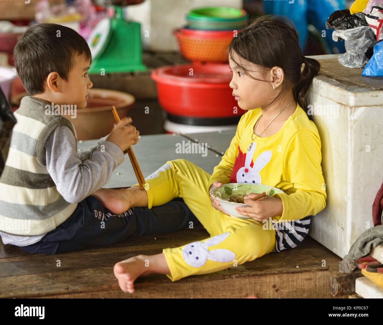 Food share hi-res stock photography and images - Alamy