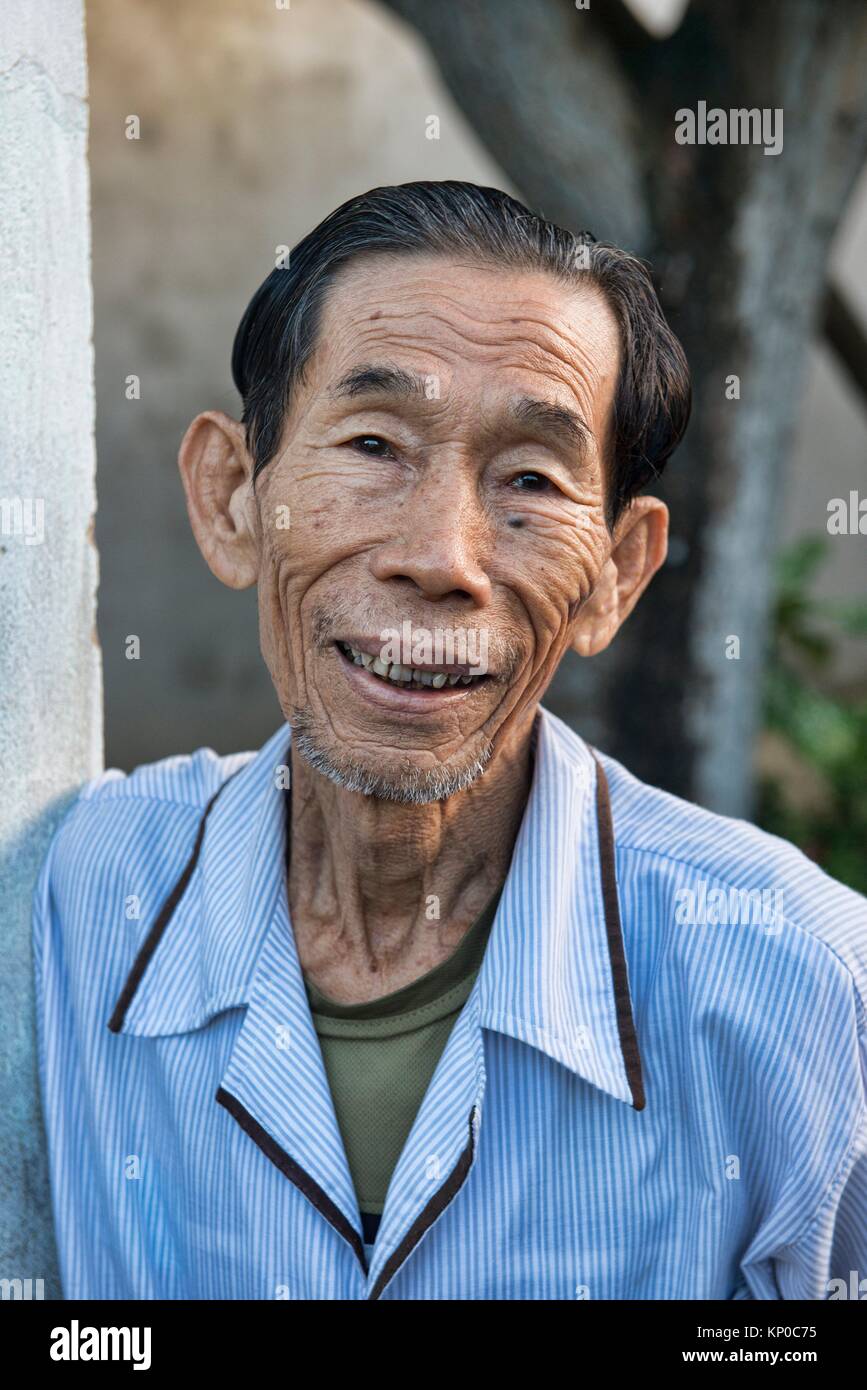 Vietnamese man male smile hi-res stock photography and images - Alamy