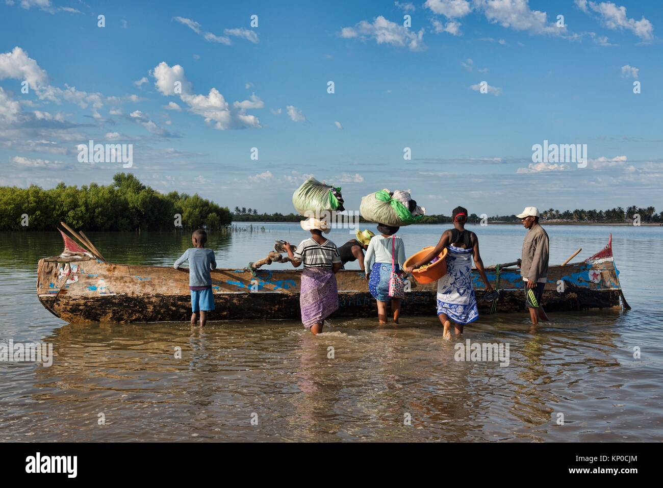 Indian ferry crossing hi-res stock photography and images - Alamy
