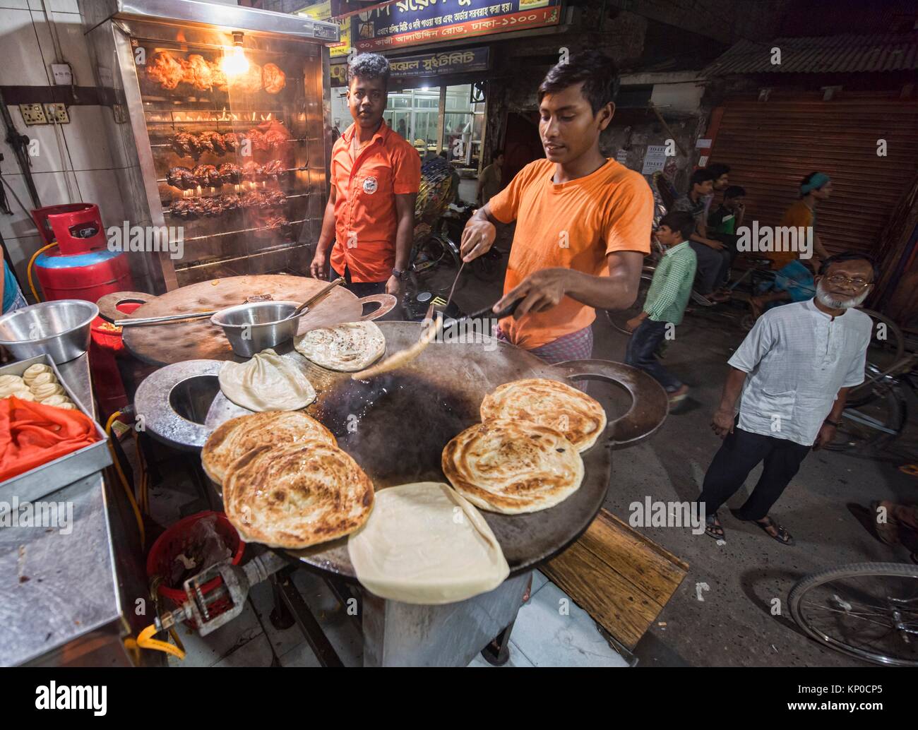 Paratha making hi-res stock photography and images - Alamy