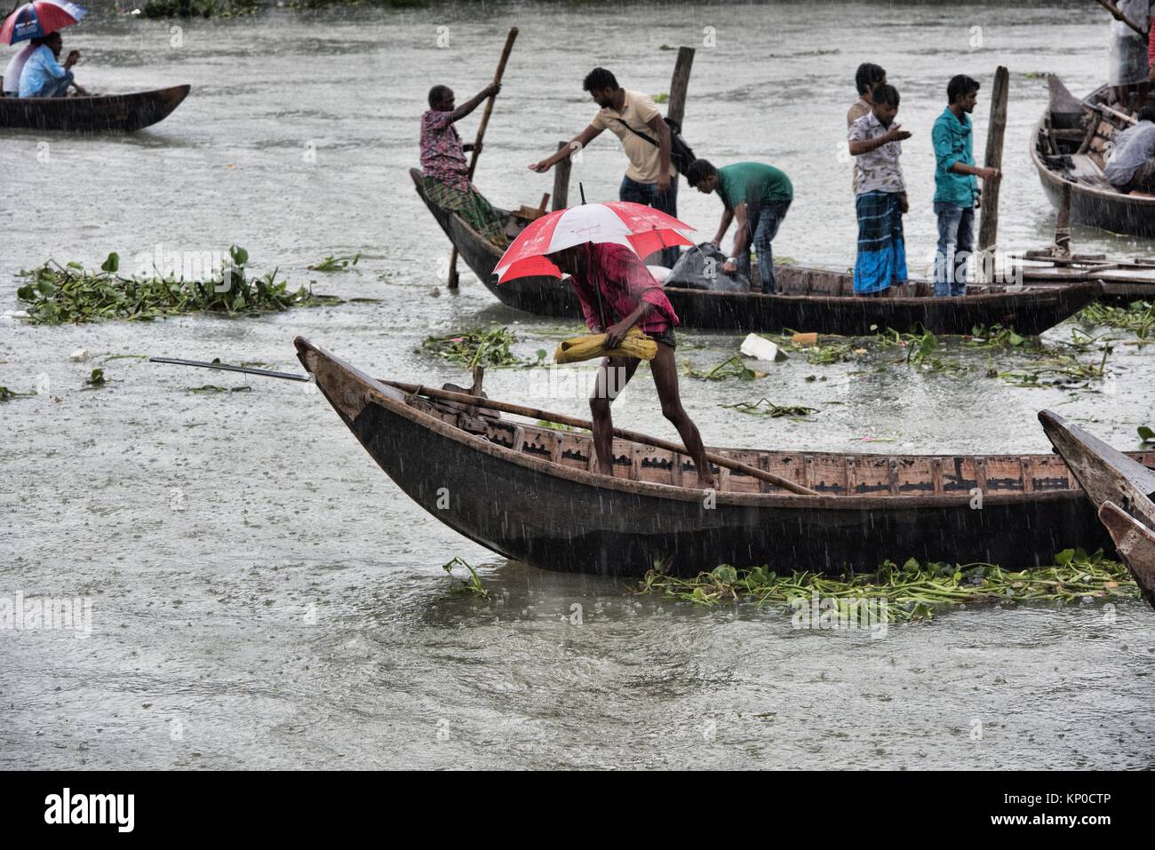 Boatman in the monsoon, Dhaka, Bangladesh Stock Photo - Alamy