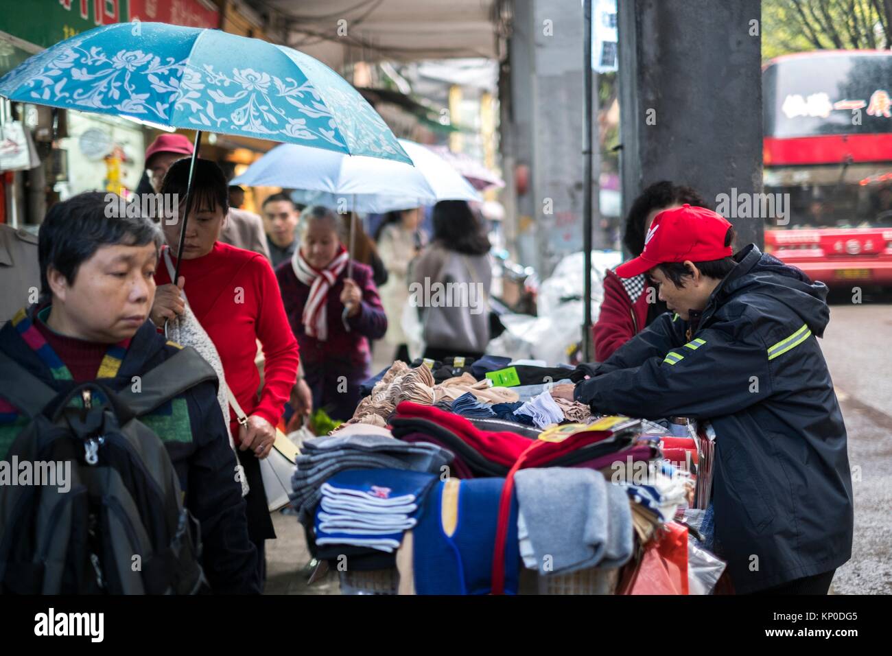 Female woman vendor hi-res stock photography and images - Alamy