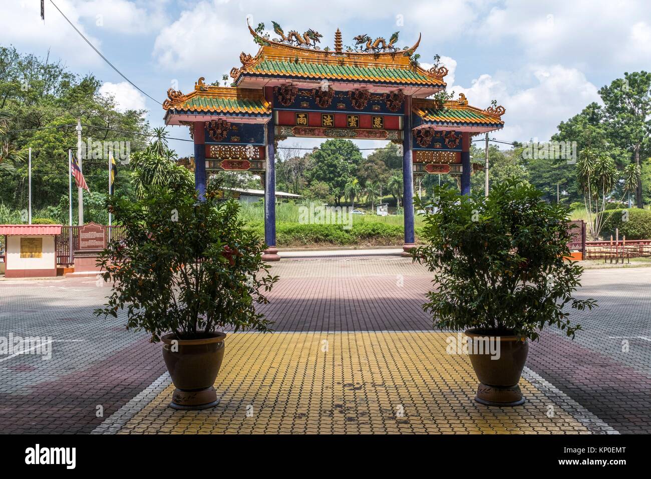 Perak cave temple hi-res stock photography and images - Alamy