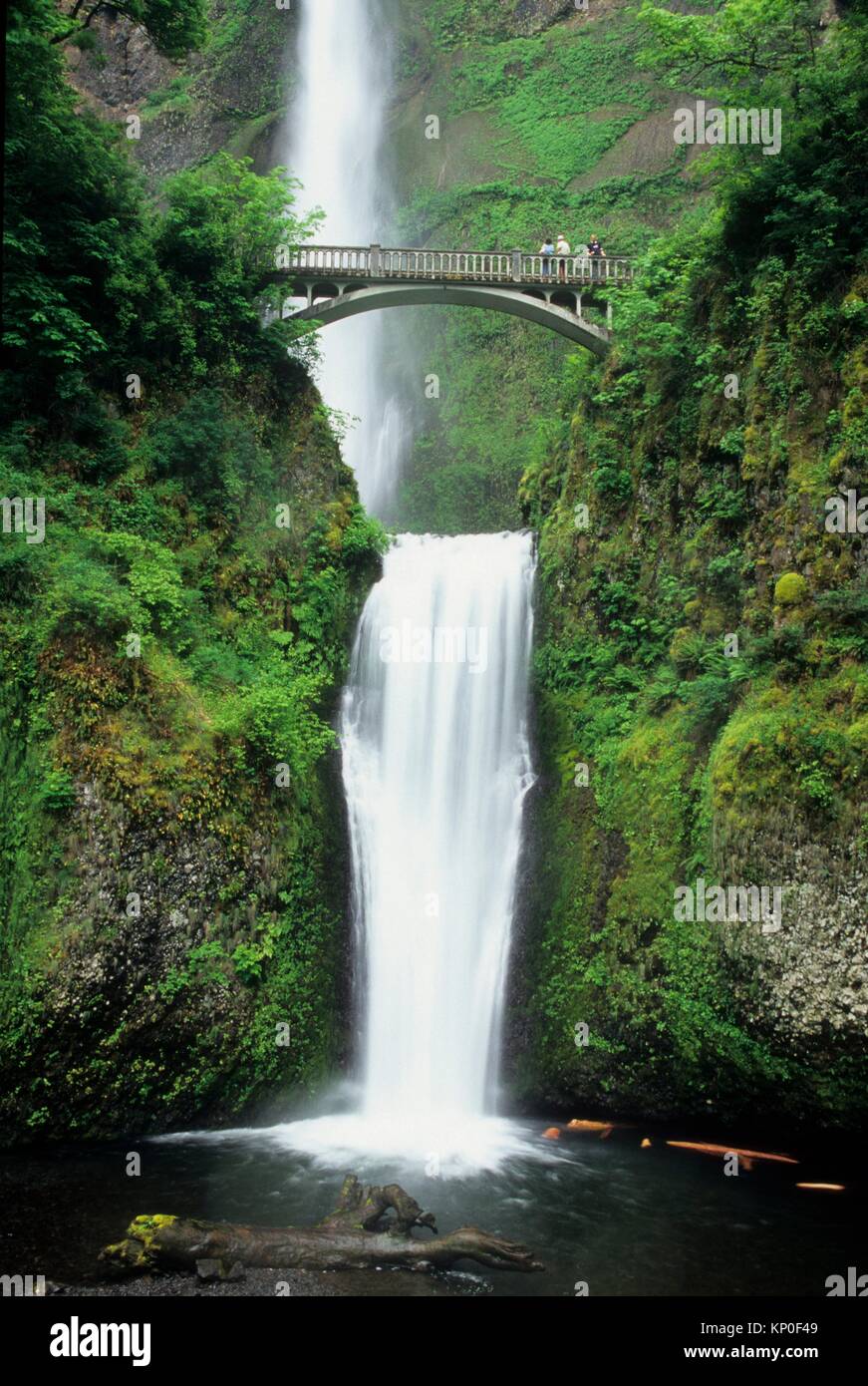 Multnomah falls bridge columbia river hi-res stock photography and ...