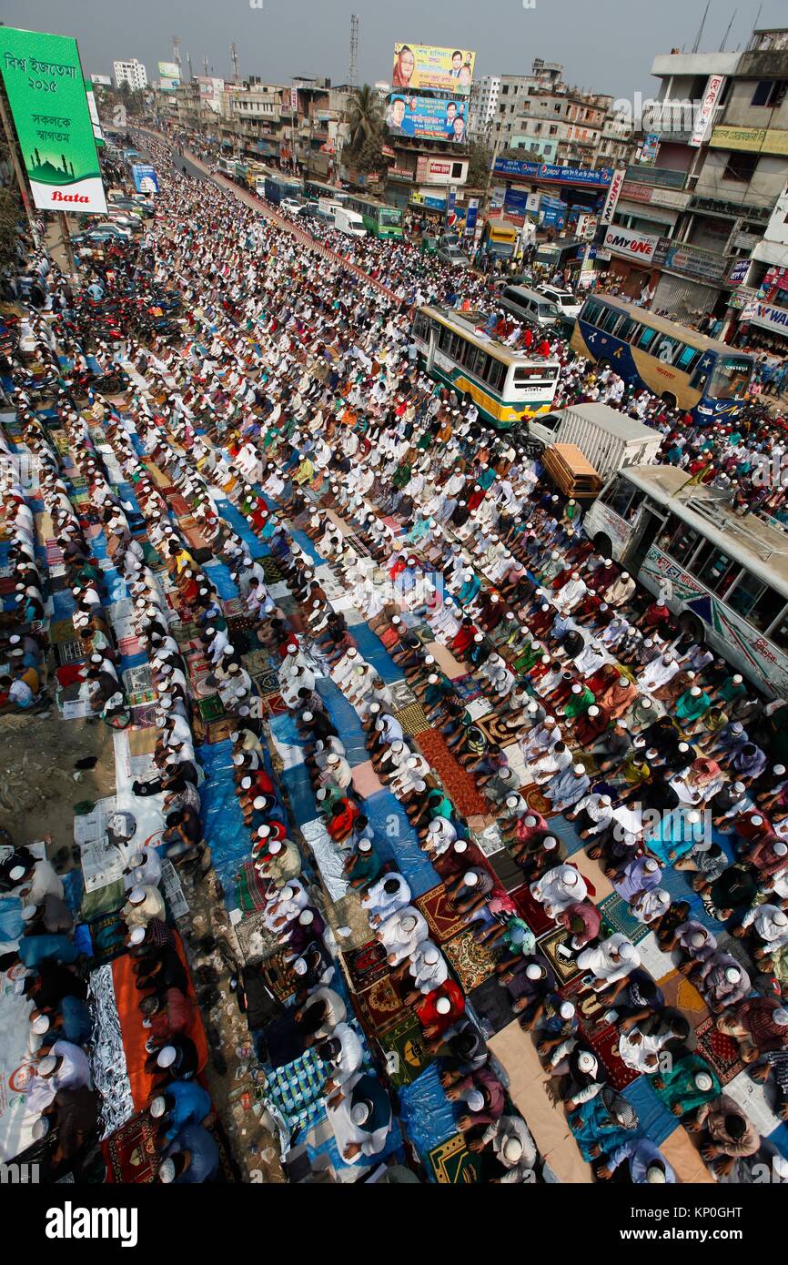 Indian muslim devotees hi-res stock photography and images - Alamy