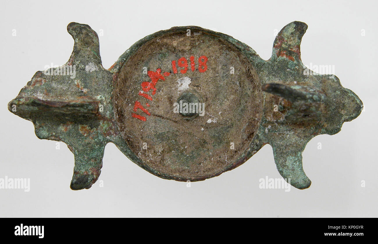 Roman brooch hi-res stock photography and images - Alamy