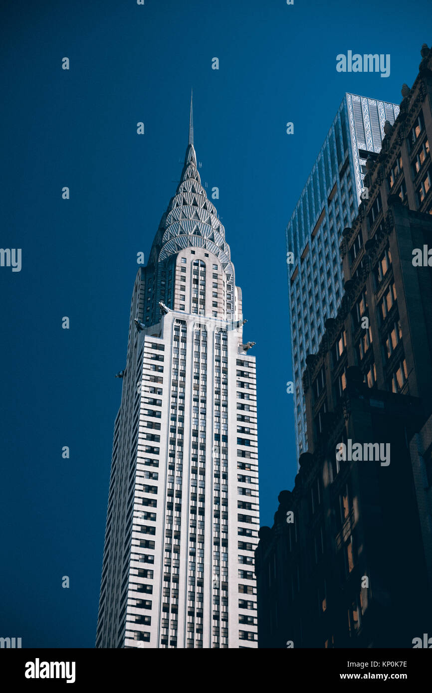 Empire state building ground level hi-res stock photography and images ...