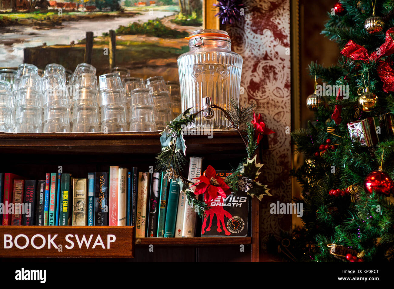 Christmas tree and books hi-res stock photography and images - Alamy