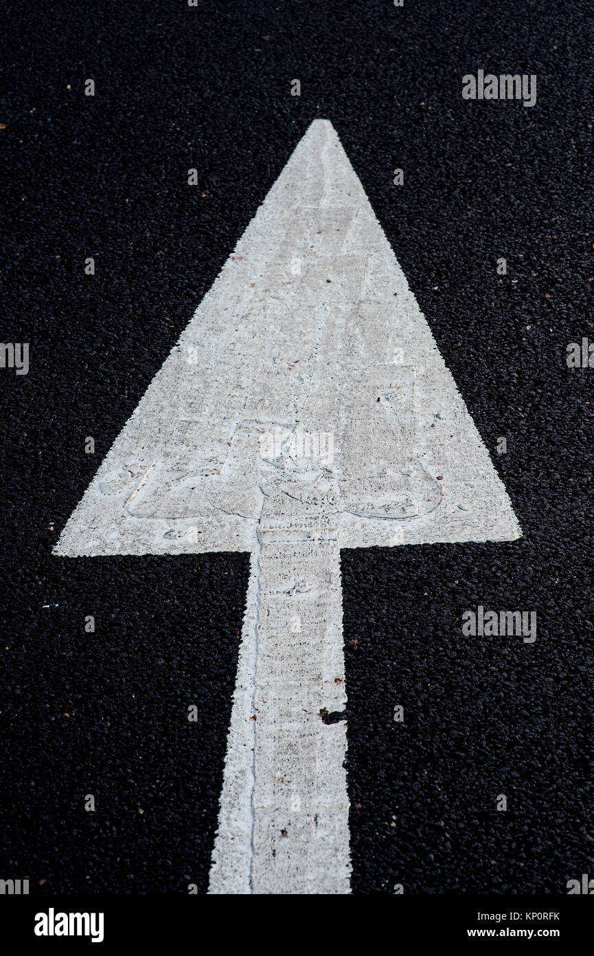 Road markings arrow hi-res stock photography and images - Alamy
