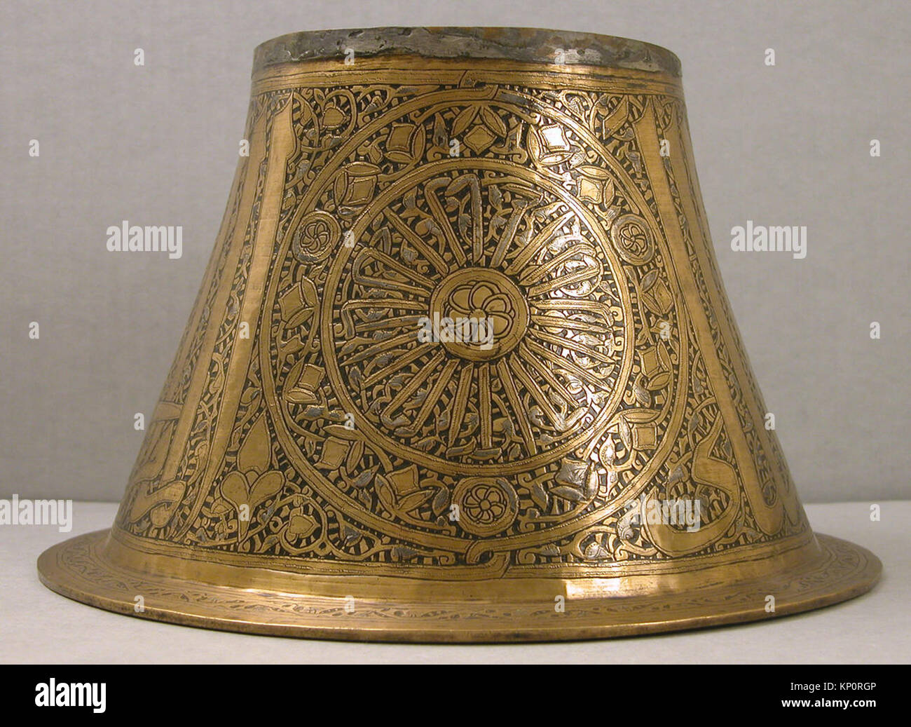 Candlestick Base MET sf91-1-599b 444599 Stock Photo - Alamy