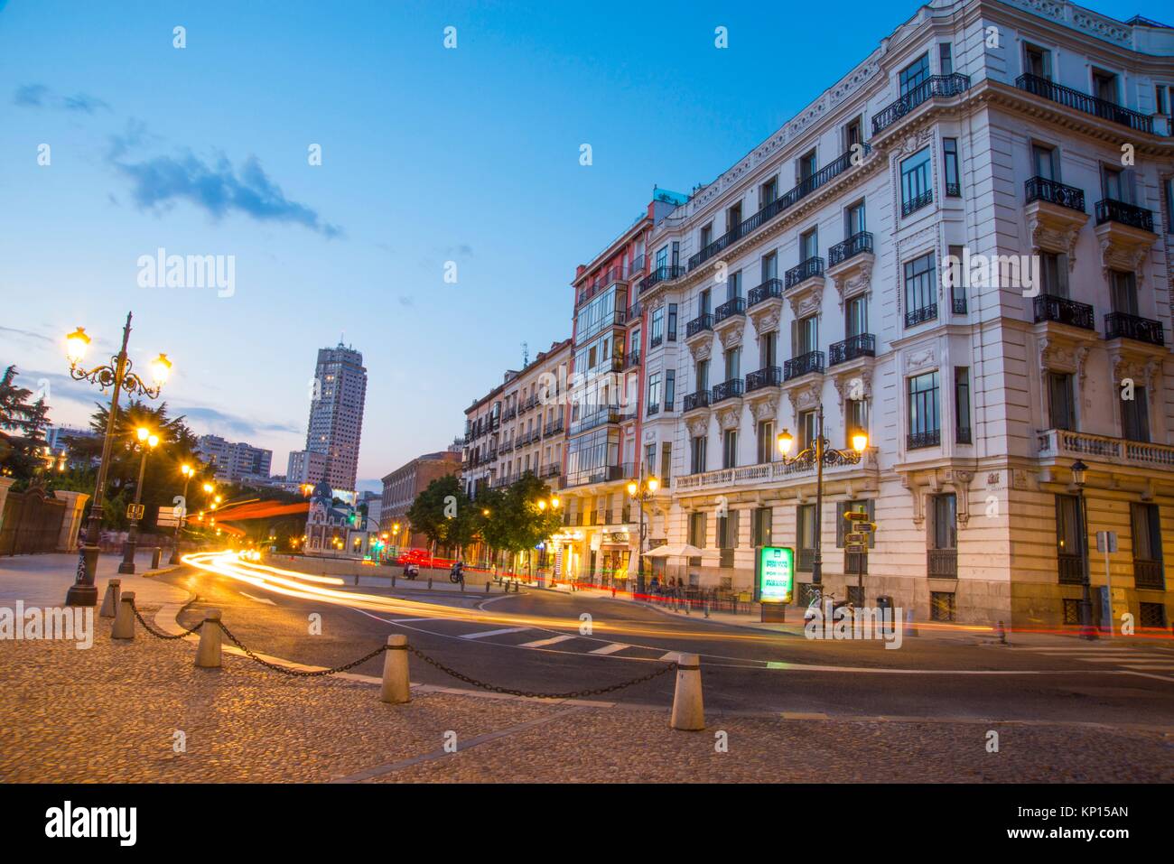 Night view madrid spain hi-res stock photography and images - Alamy