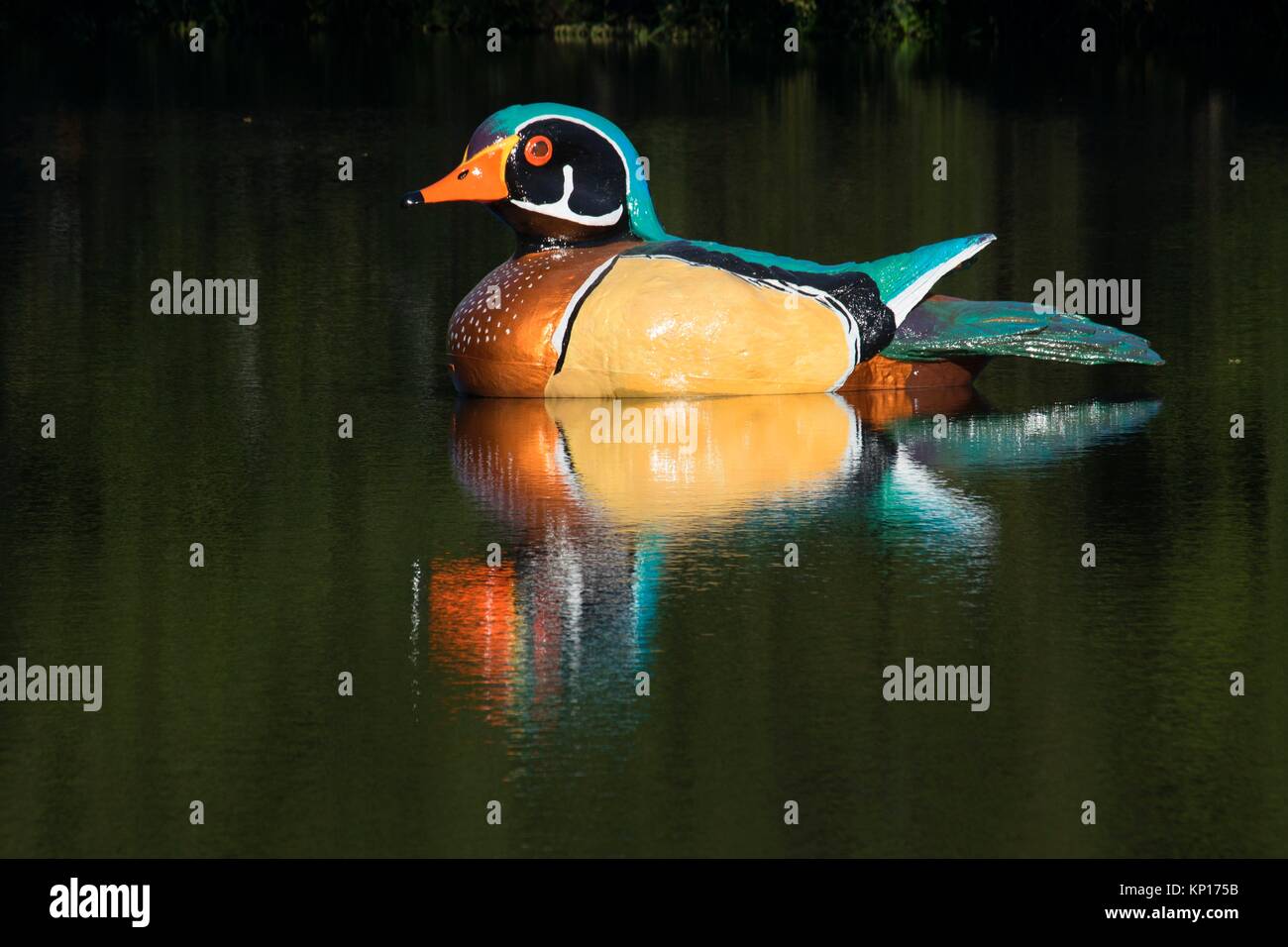 Statue duck hi-res stock photography and images - Alamy