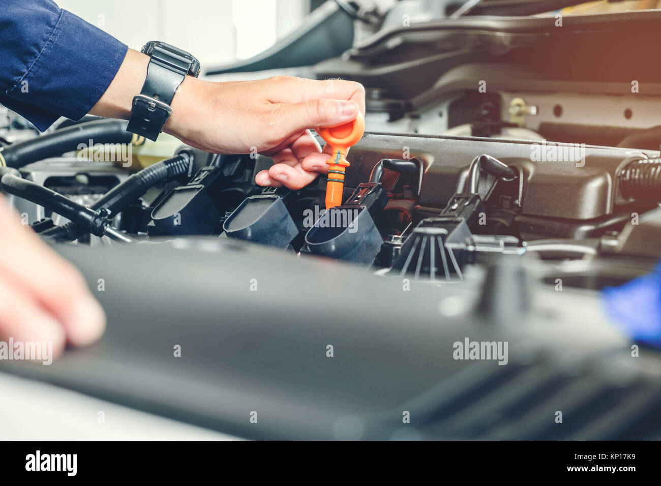 Changing oil hi-res stock photography and images - Alamy