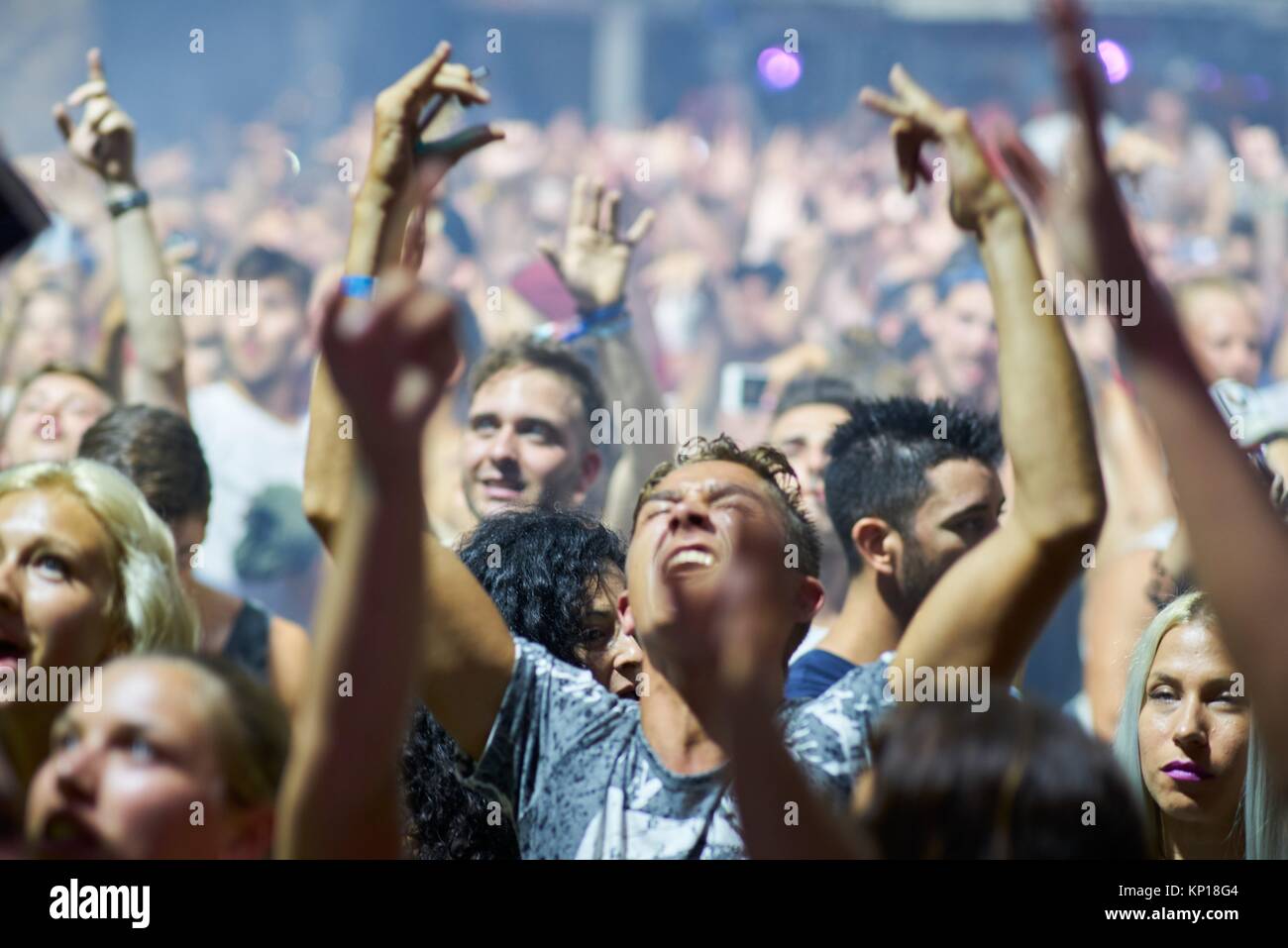 Crowd Cheering Dj High Resolution Stock Photography and Images - Alamy