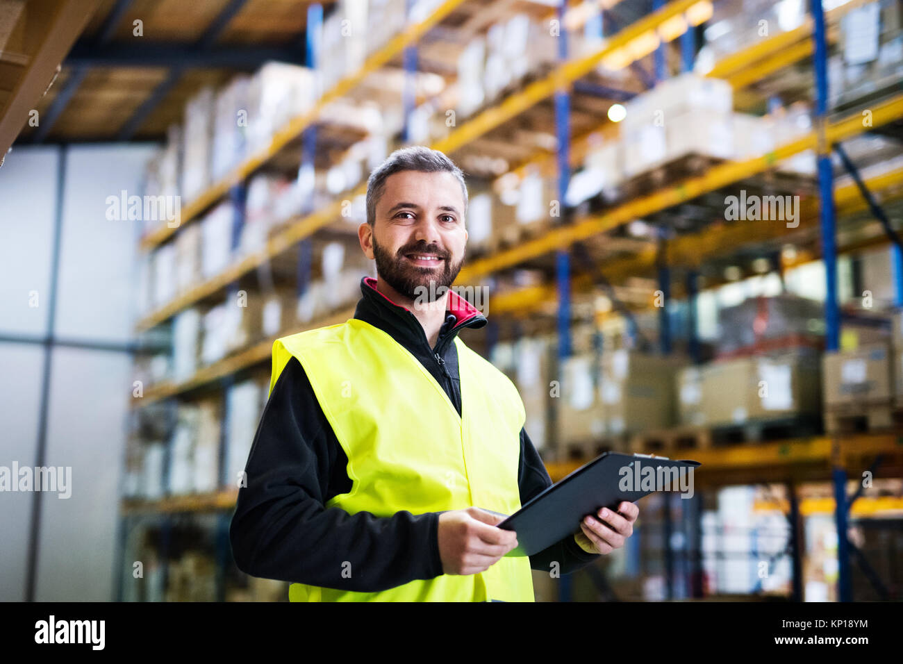 Male warehouse worker with clipboard Stock Photo - Alamy