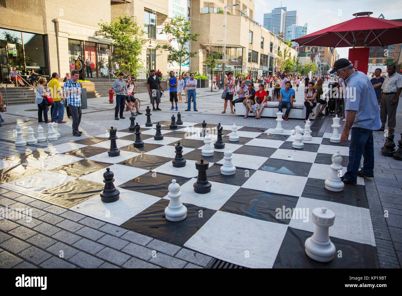Street chess hi-res stock photography and images - Alamy