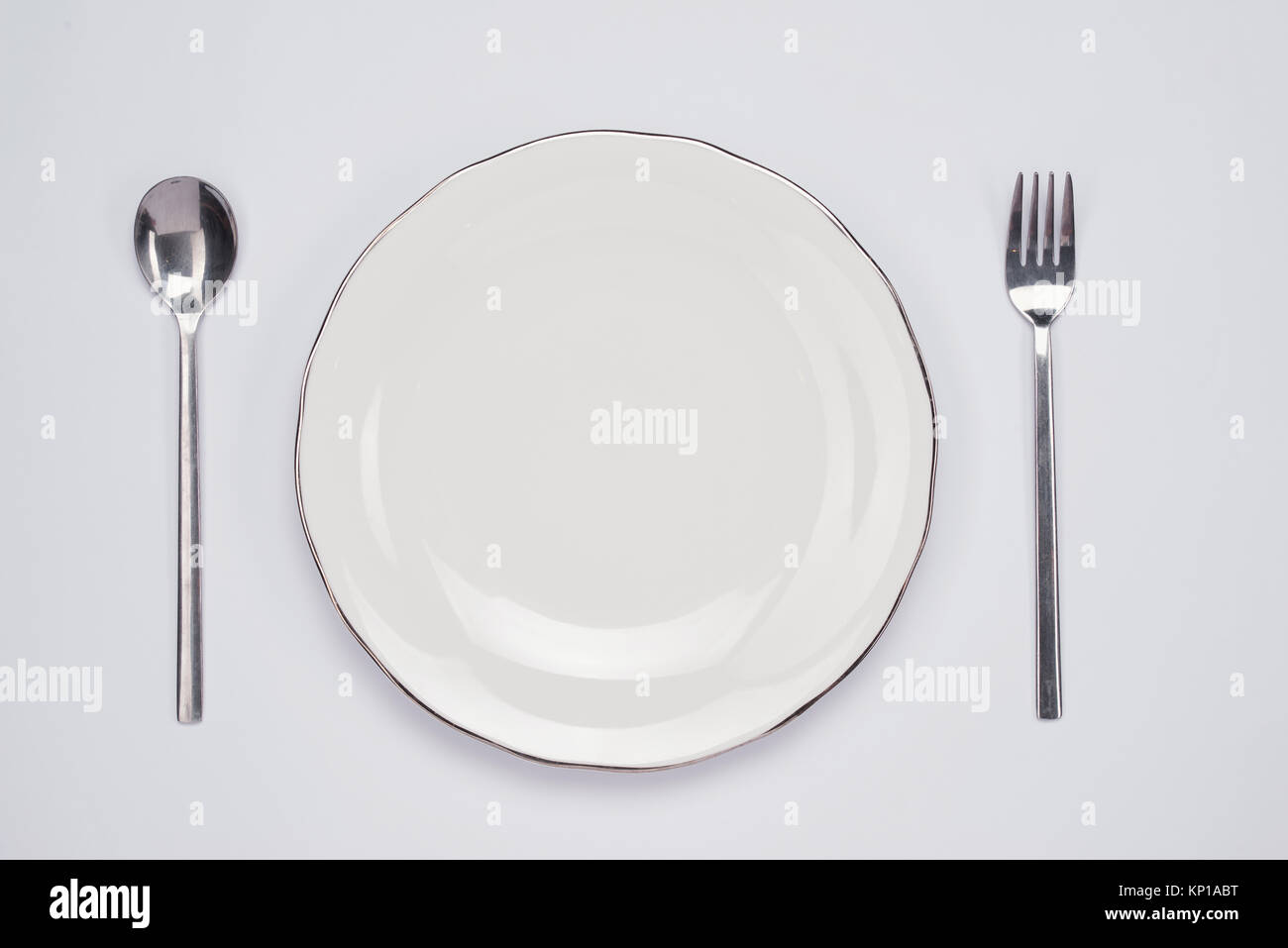 Dinner plate setting top view. Empty plate and silverware set on wooden ...