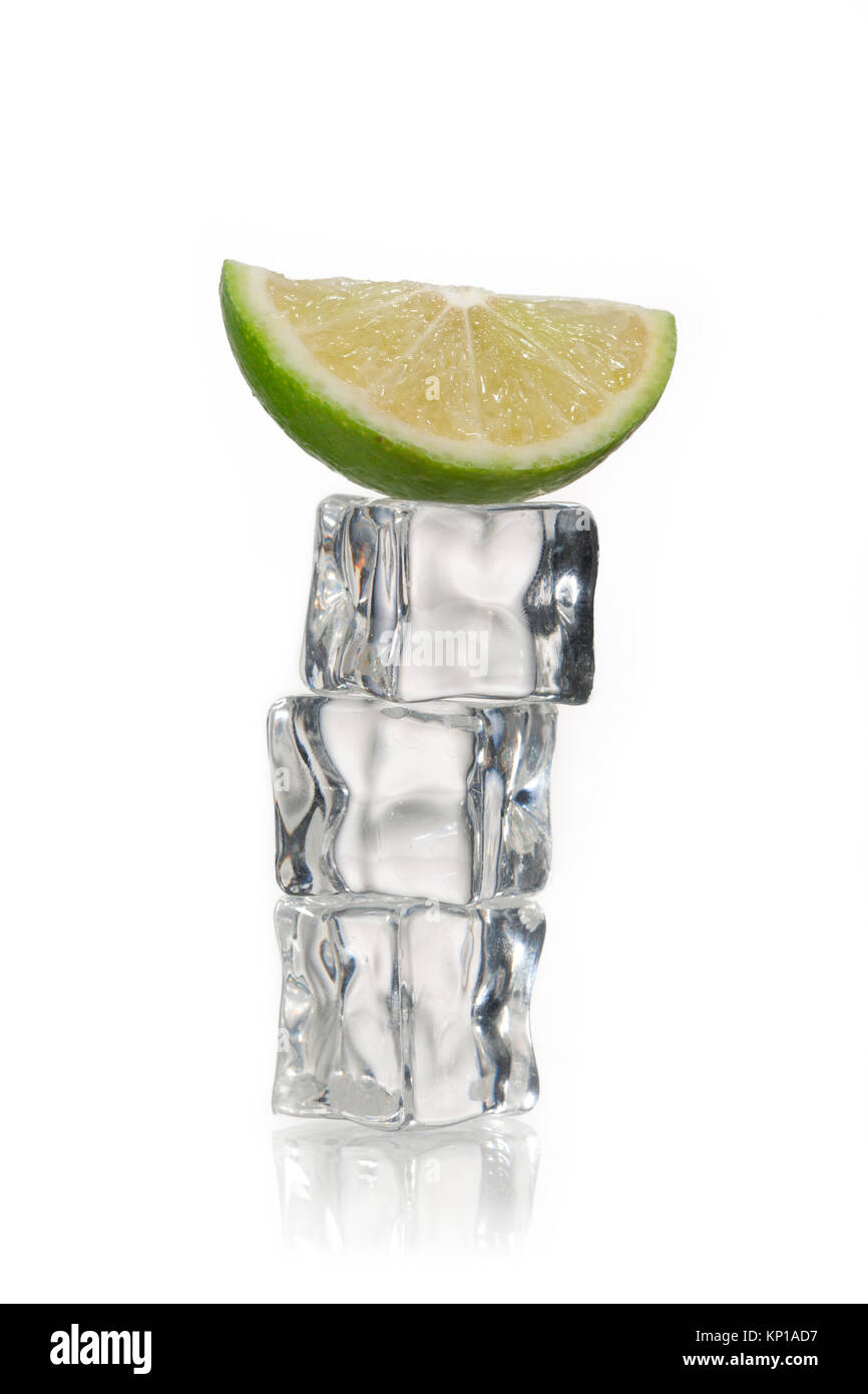 Real ice cubes hi-res stock photography and images - Alamy