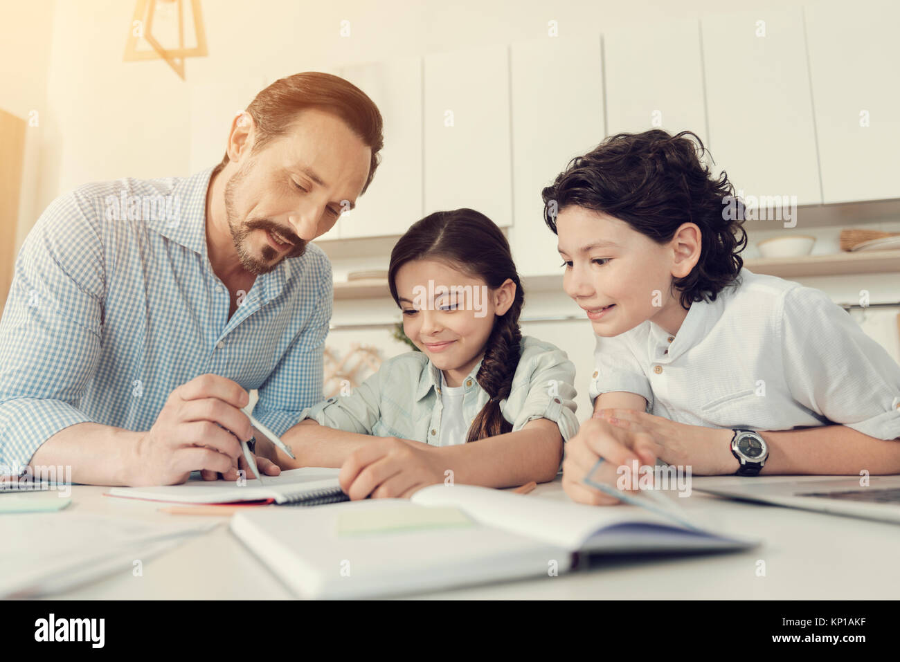 Man explain hi-res stock photography and images - Alamy