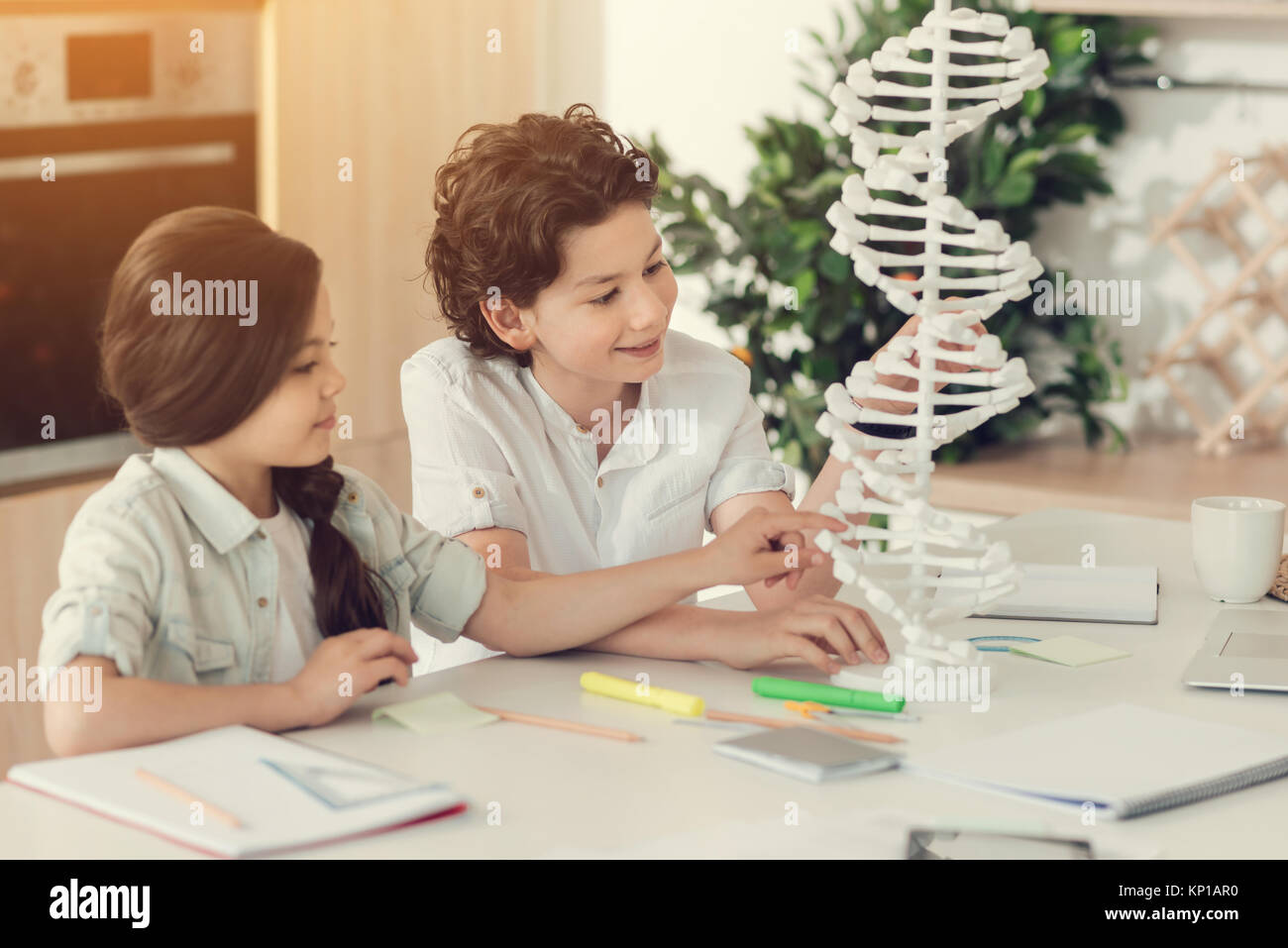 Smart kids hi-res stock photography and images - Alamy