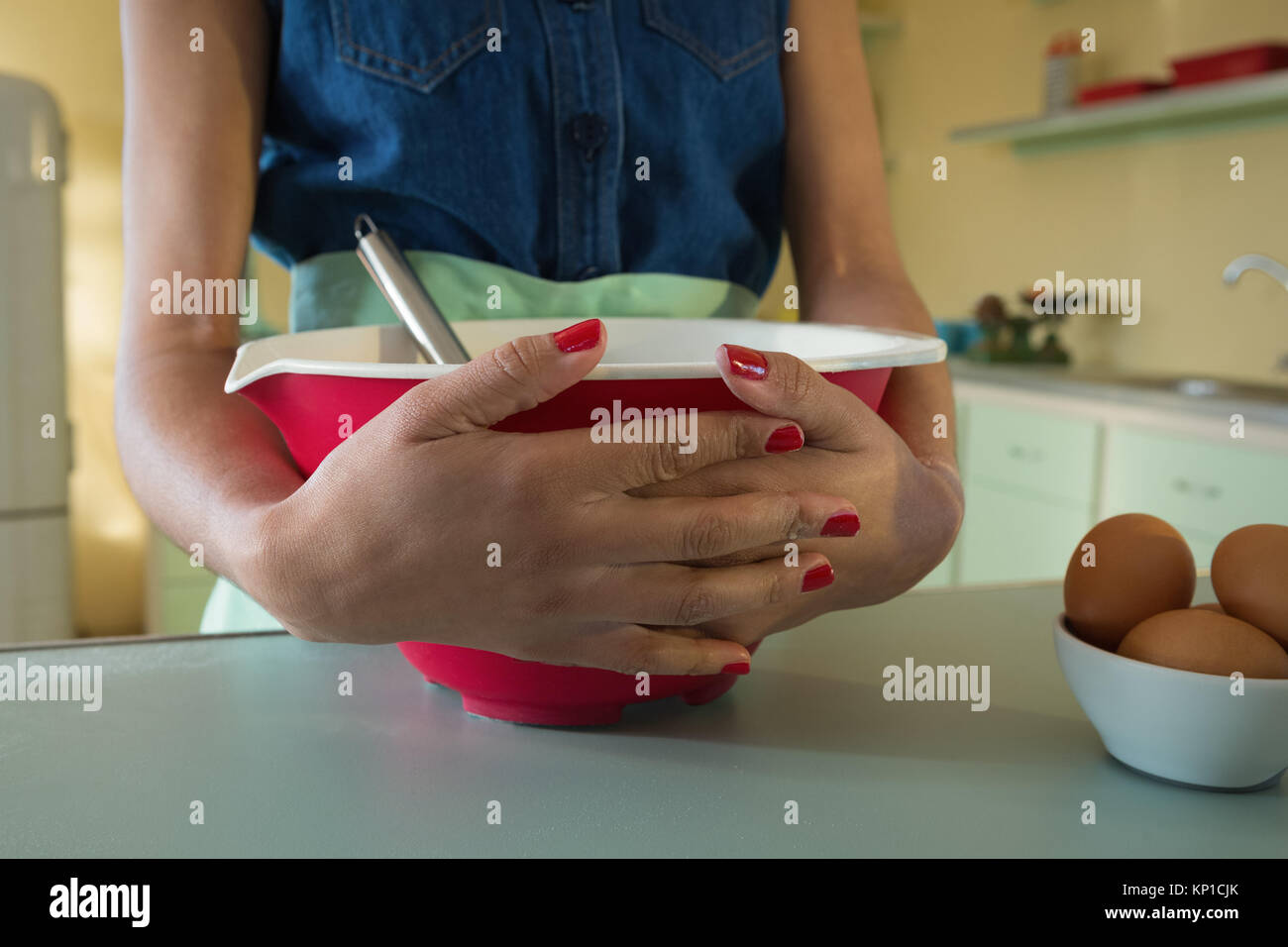Classic woman kitchen hi-res stock photography and images - Alamy