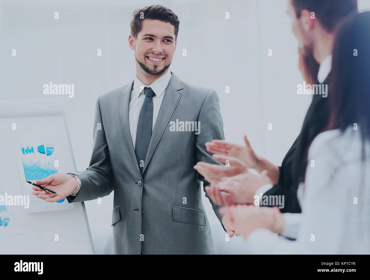 Business people clapping at conference Stock Photo - Alamy